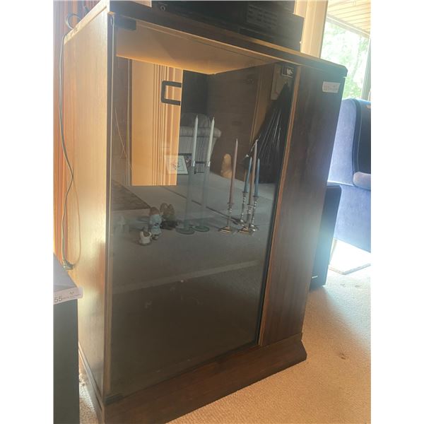 Stereo Cabinet Glass Doors 26L x 17D x 36T - Beck Auctions Inc.