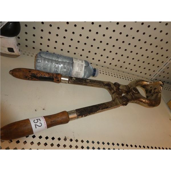 bull castration tool