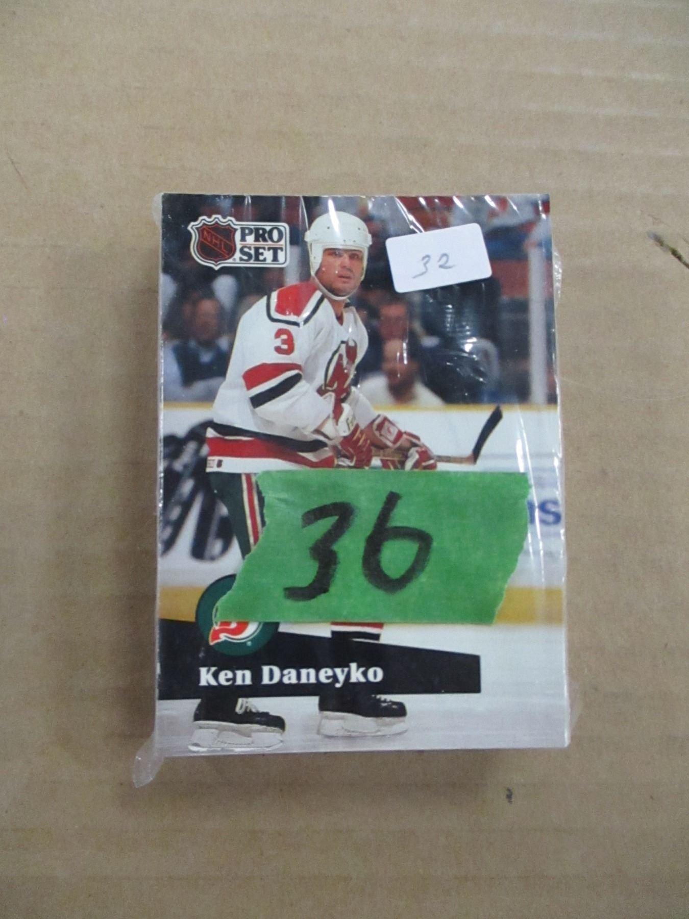 COLLECTIBLE: LOT OF 50 - 1991 PRO SET HOCKEY CARDS
