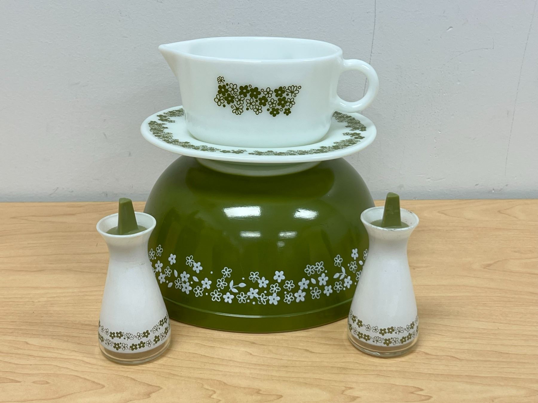 Vintage Pyrex Crazy Daisy / Spring Blossom Bowl (2.5L) Gravy Dish w ...