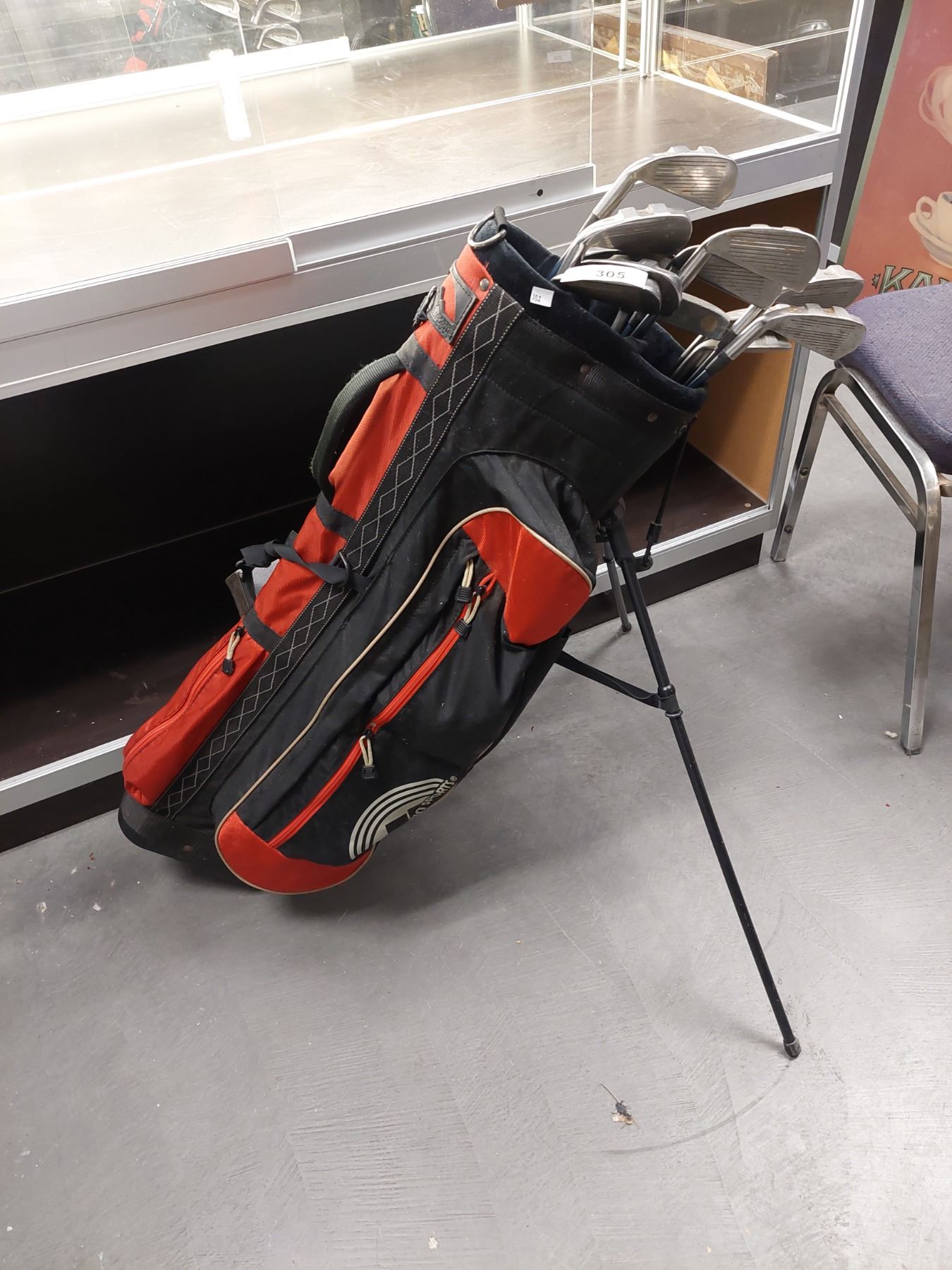 SET OF FILA GOLF CLUBS W/BAG