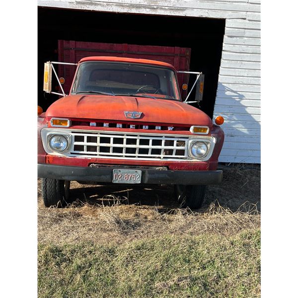 Mercury 700 single axel grain truck, wood box
