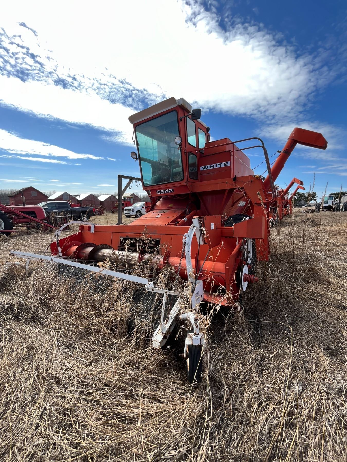 5542 Cockshutt combine (Running)