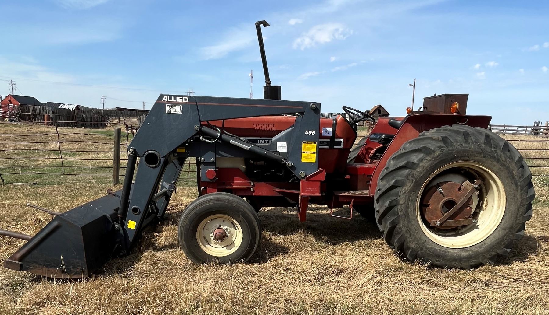 684 International tractor c/w loader