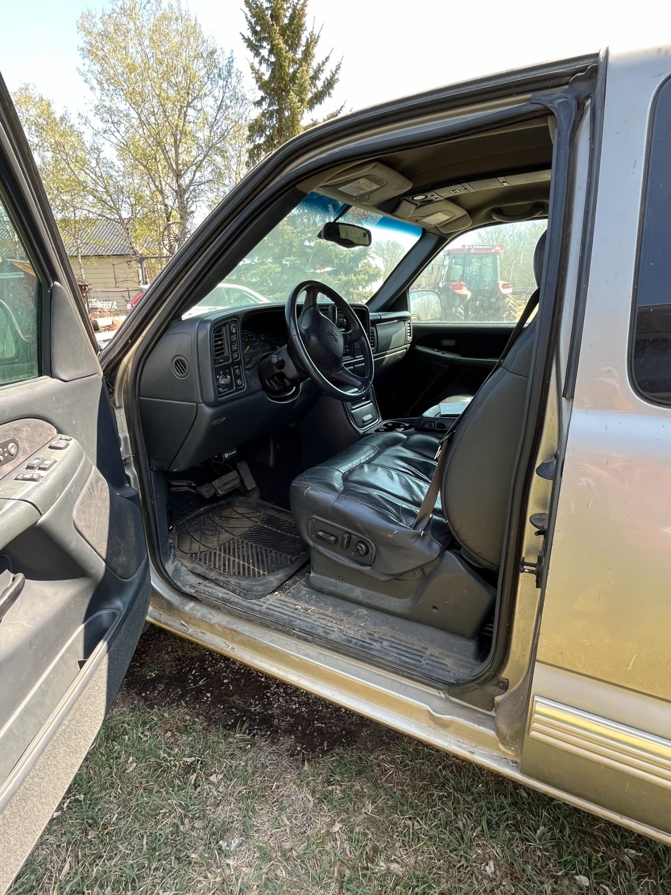 2001 Chev 1500 extended cab, front end done ($3500) & new tires ...