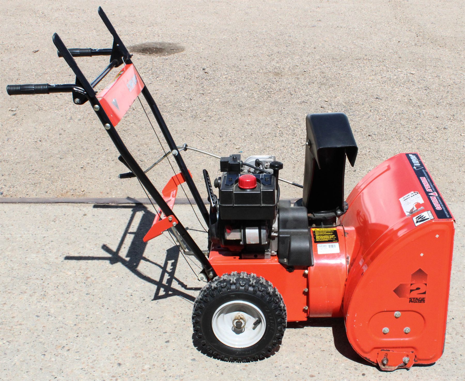 CANADIAN TIRE 5HP / 24" SNOW BLOWER