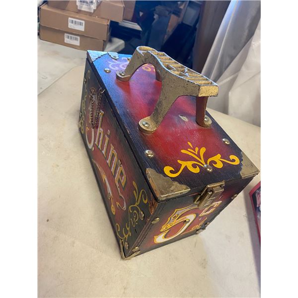 Shoe shine box