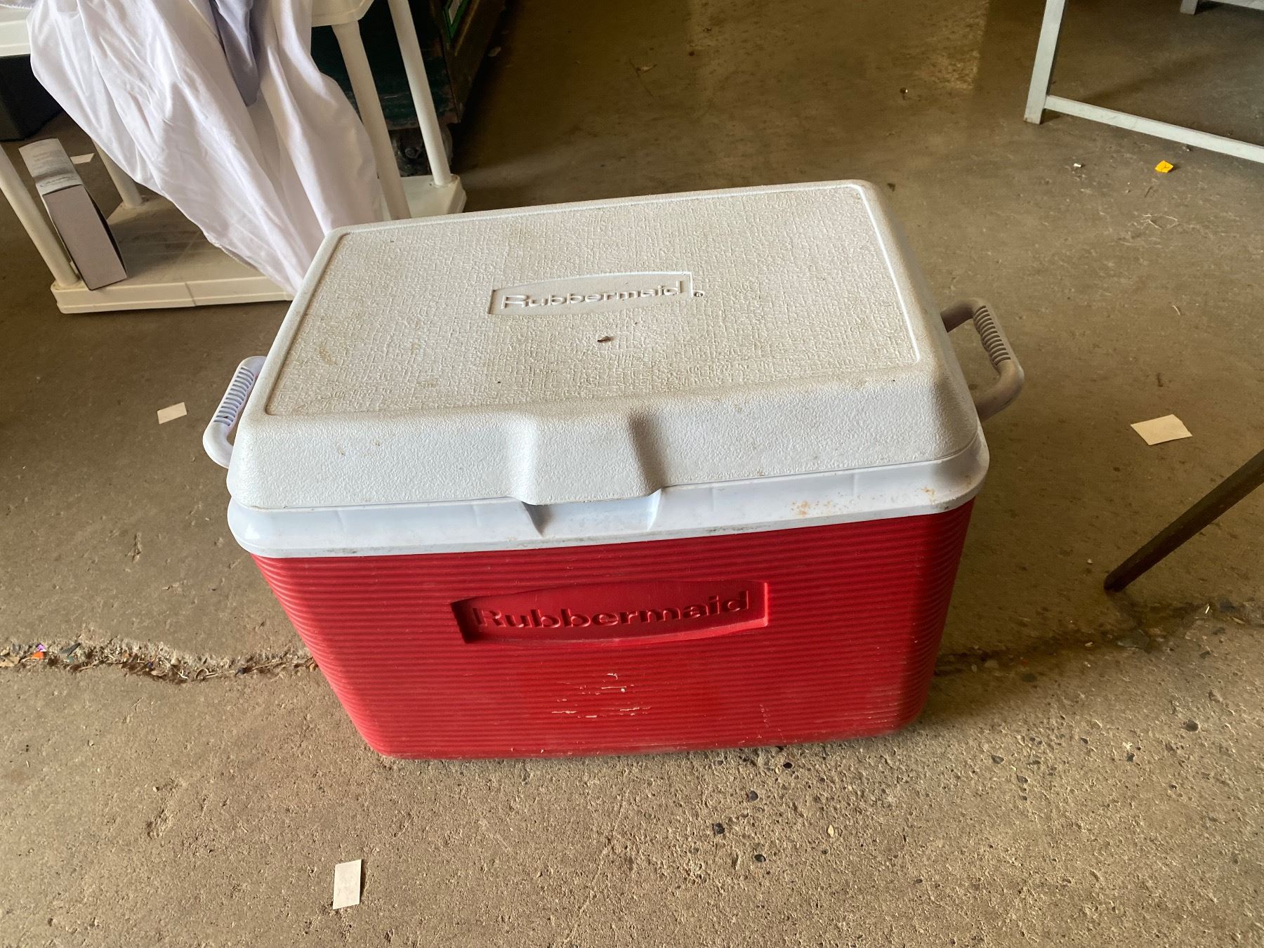Rubbermaid cooler