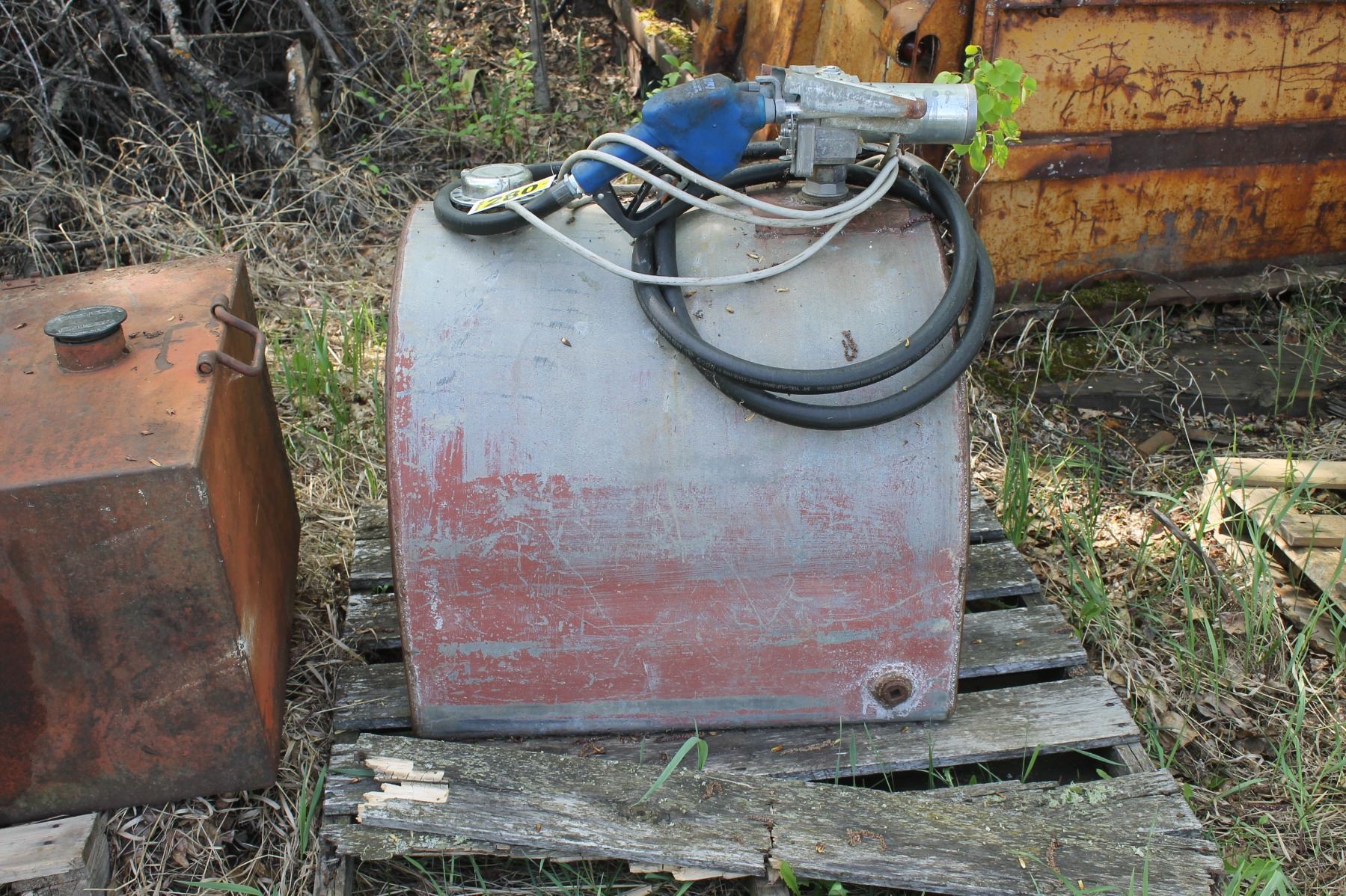 Small tidy tank with 12V pump