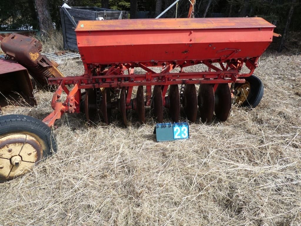 Case 6ft pull behind seeder