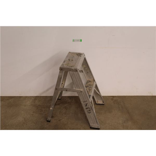 One Step Step Ladder (corners are cracking) - Bodnarus Auctioneering One Step Step Ladder (corners are cracking) - Bodnarus Auctioneering
