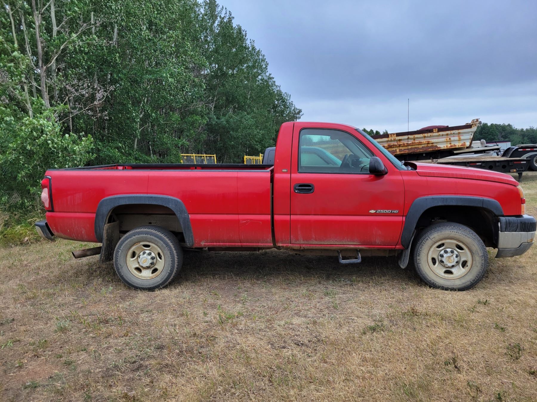 2005 Chev. 2500 Red, Reg cab, V8 Auto, 2x4, Red, 279,490 Km, Air, rear ...