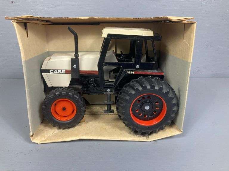 Case Diecast Metal Tractor w/Front Wheel Assist-Original Box