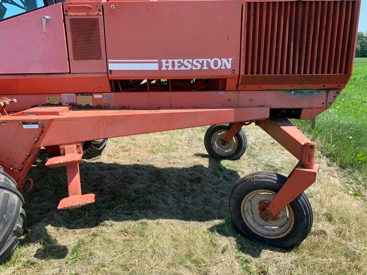 Hesston 6450 Swather - 18ft header