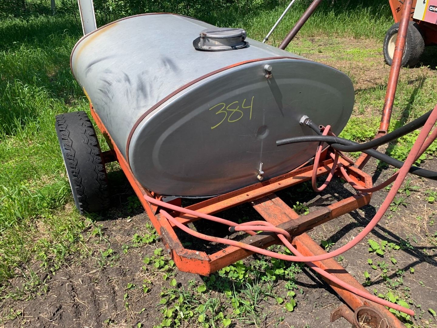 2 wheel tank sprayer w/200 gallon tank