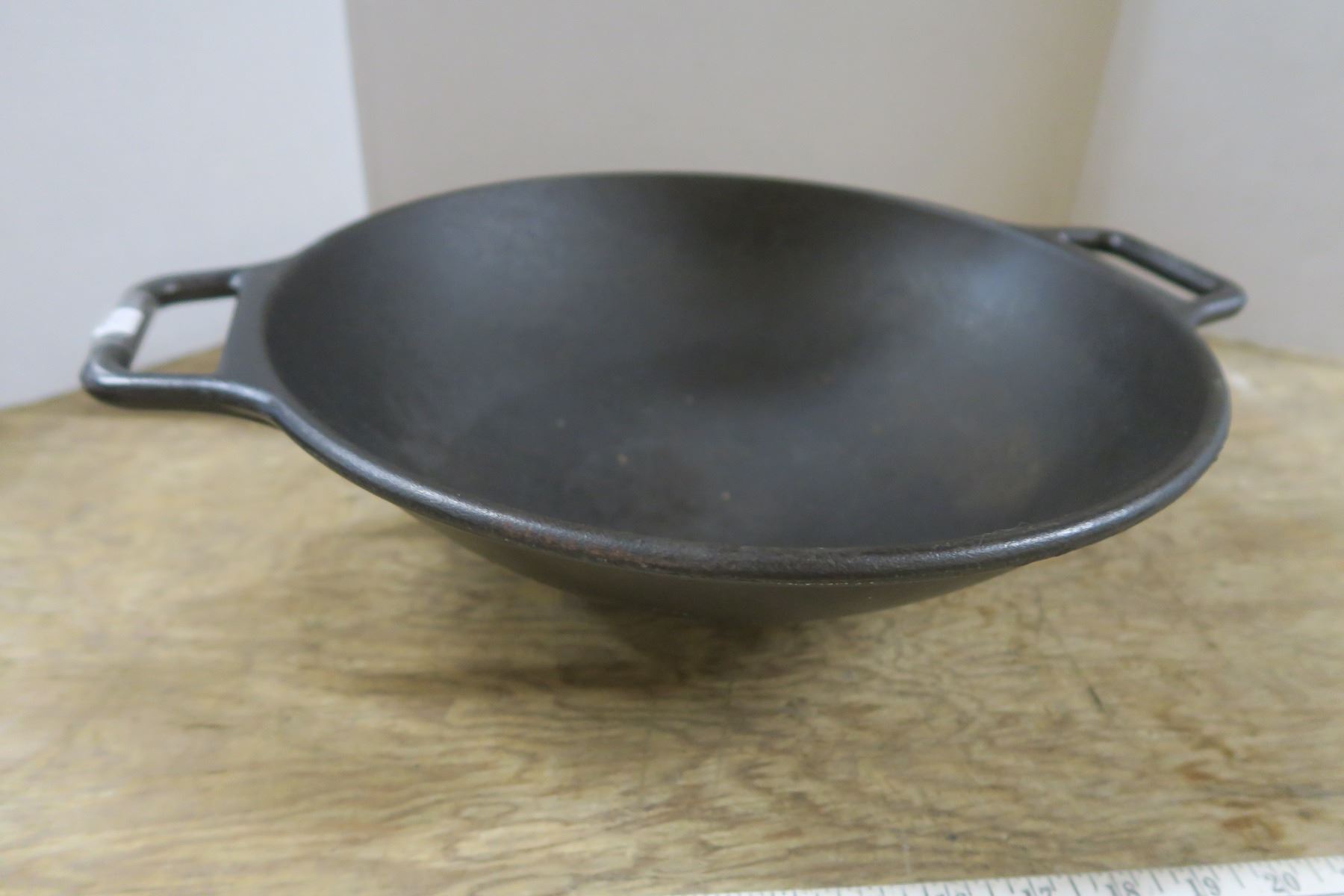 14 1/2 inch cast iron wok (fish fryer) - Schmalz Auctions