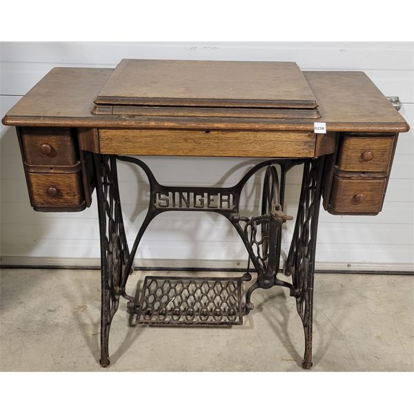 SINGER TREADLE SEWING MACHINE
