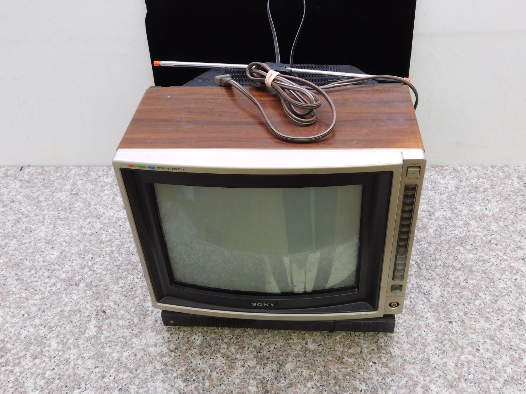 13 inch Sony Trinitron Color TV Model kv-1331