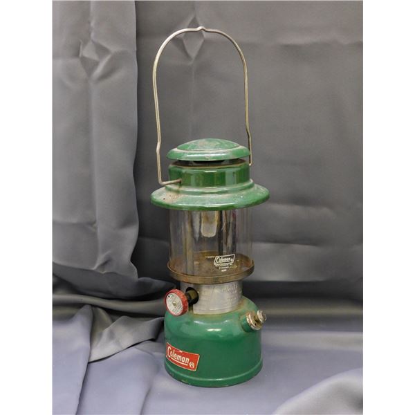 Vintage Coleman Green Oil Lantern Model 335 Globe 4 Mantle 999 Pat 1969