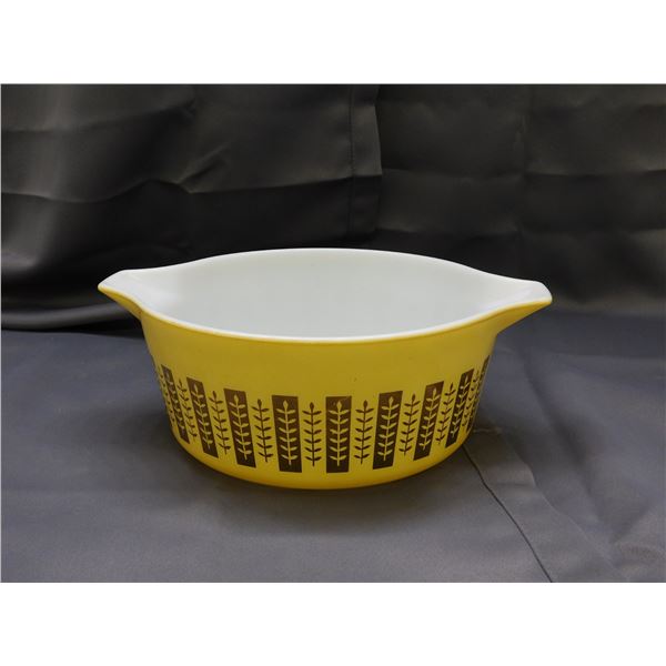 Pyrex Promotional Yellow Gold Gourmet Harvest 475-B 2 2 1/2 qt Casserole