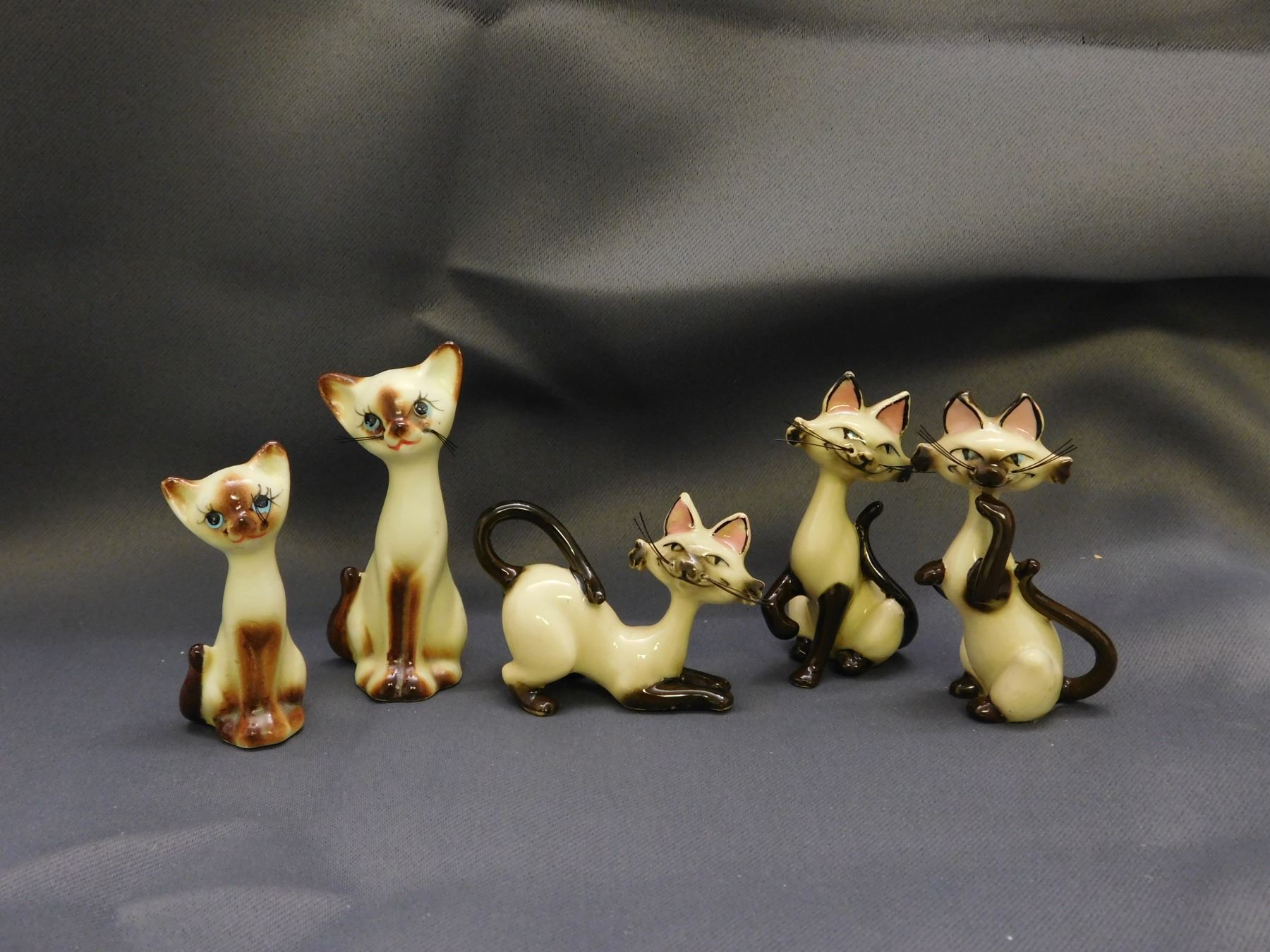 Lot of 5 Siamese Cat Mini Ceramic Figurines Japan
