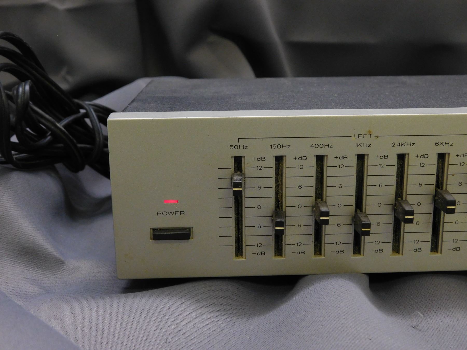 Realistic Seven Band Stereo Frequency Equalizer MOD 31-1989