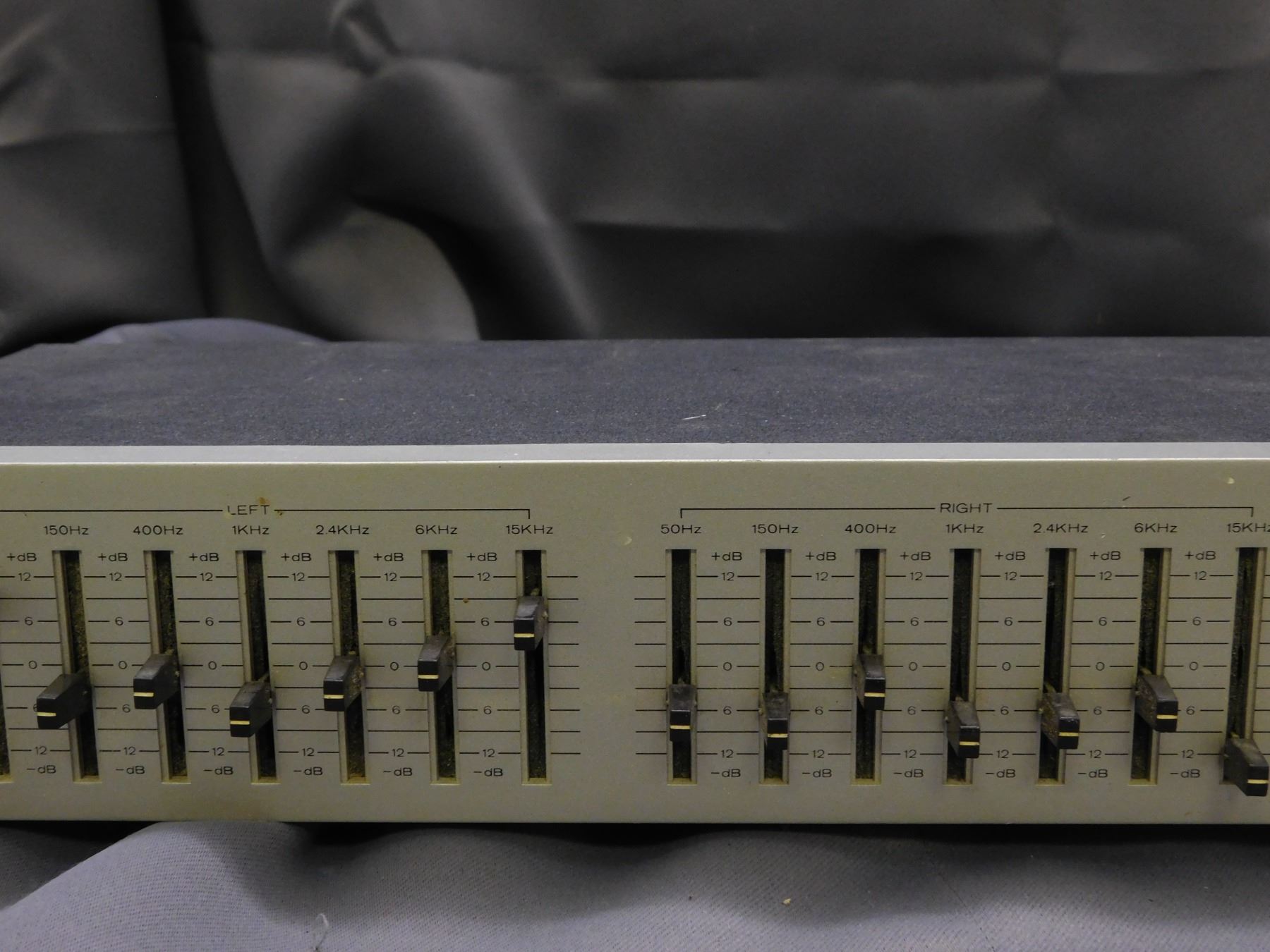 Realistic Seven Band Stereo Frequency Equalizer MOD 31-1989