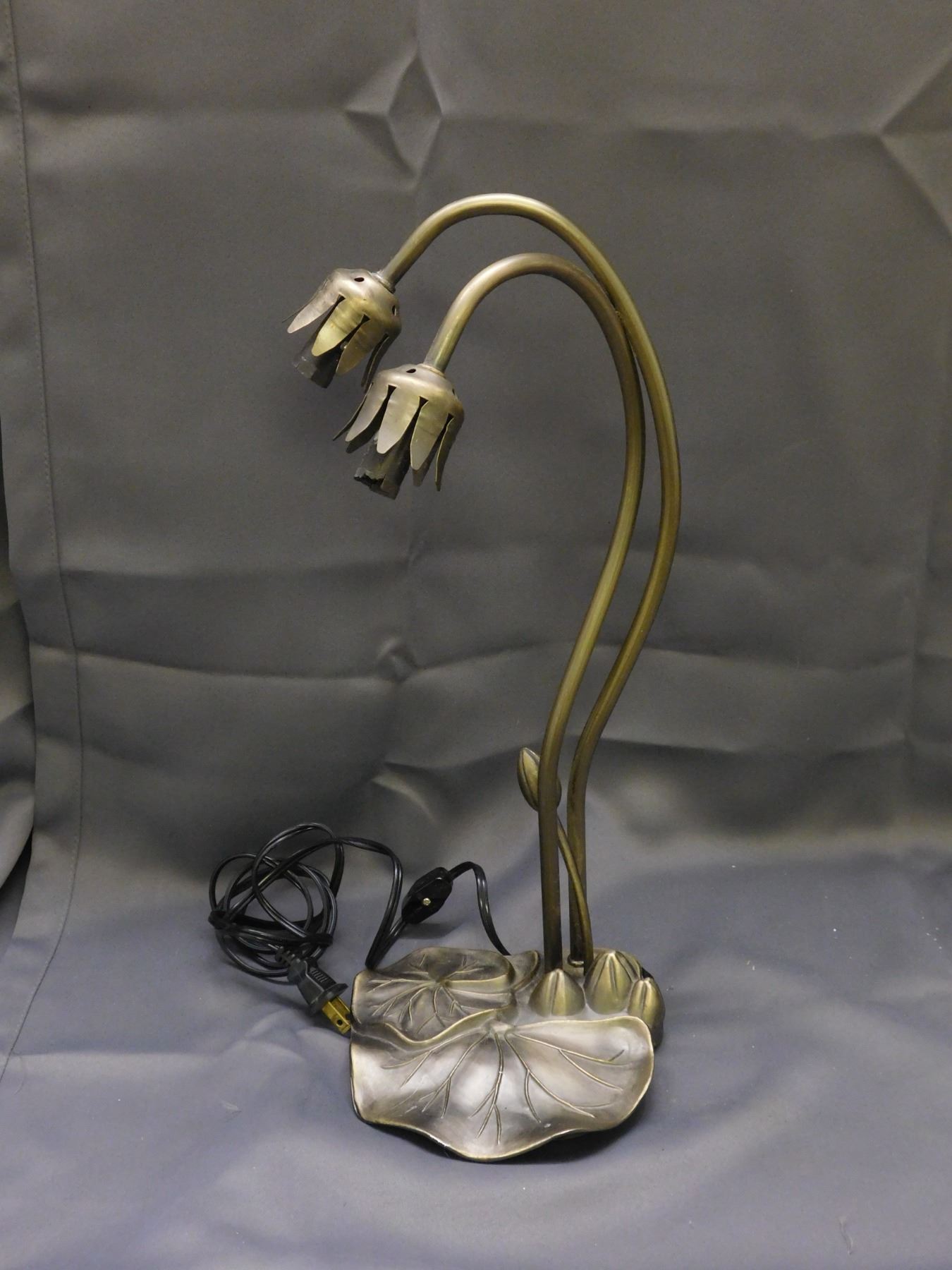 Metal Flower Desk Lamp Model 9635