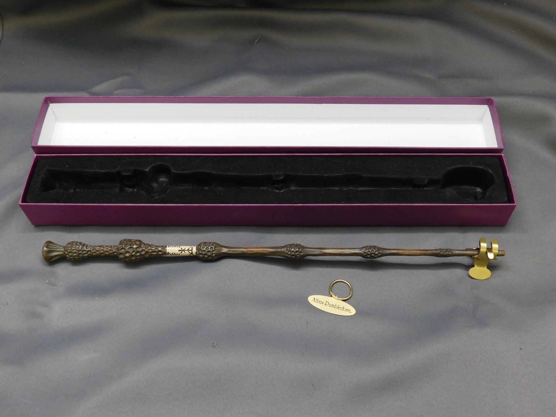 Harry Potter Albus Dumbledore 2016 Replica Wand with Box, Keychain, Stand