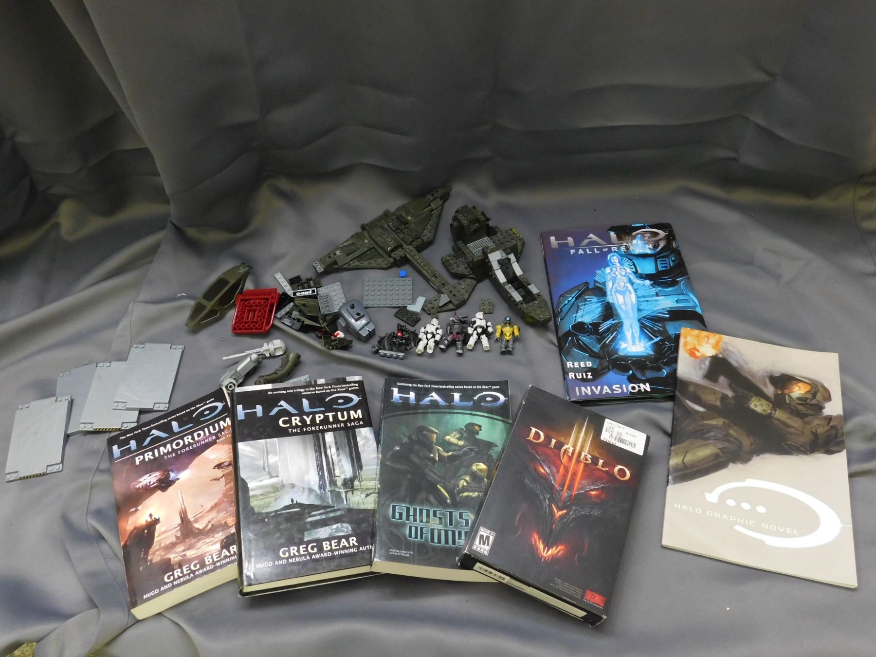 Halo Bundle: Lot of 6 Halo Books, Graphic Novels and Kree-O 5 Minifigs ...