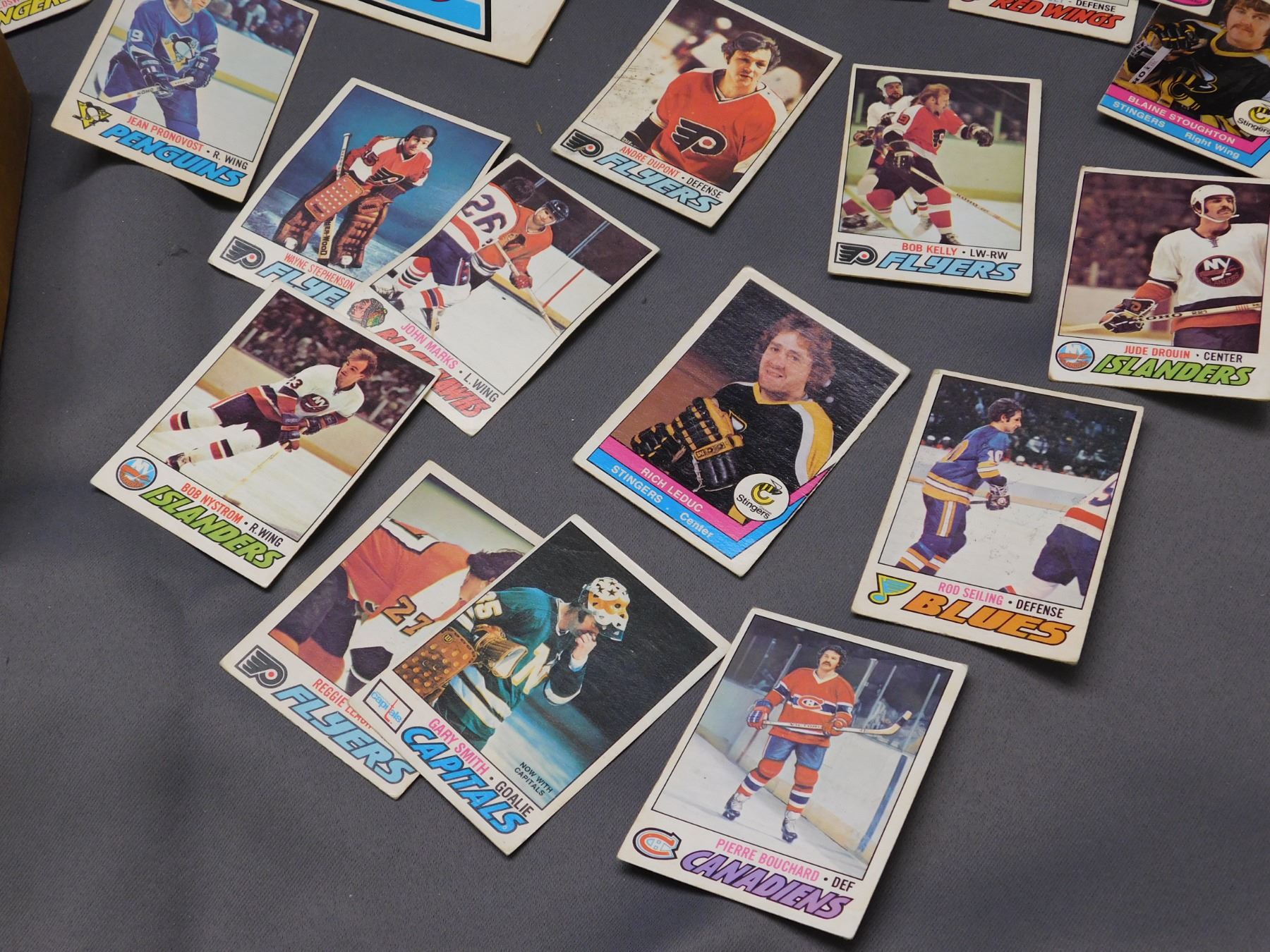 Lot of 200+ Hockey Cards NHL 70s 80s some 90s