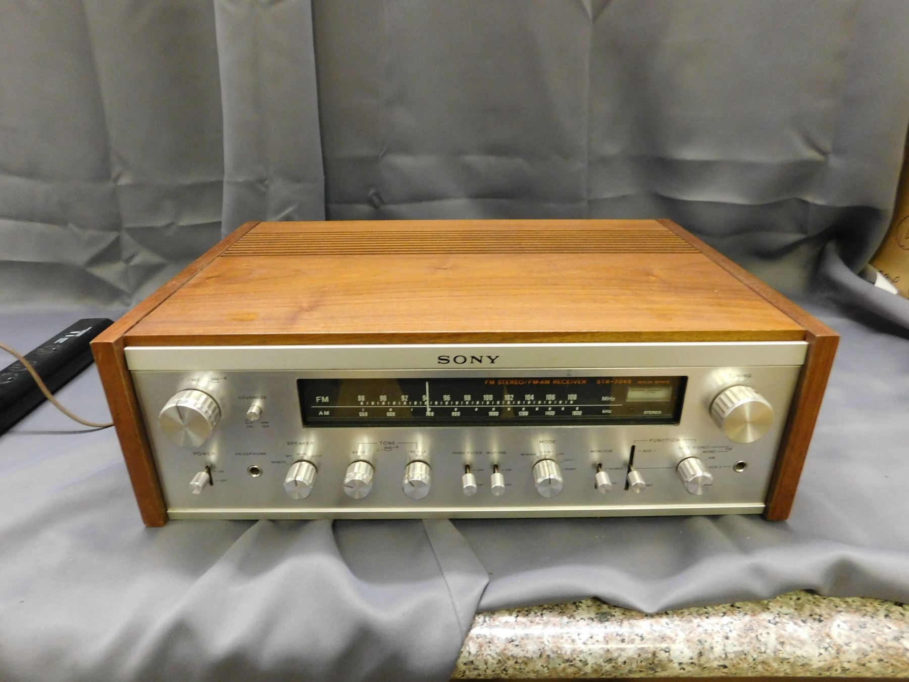 SONY STR-7045 AM FM Receiver