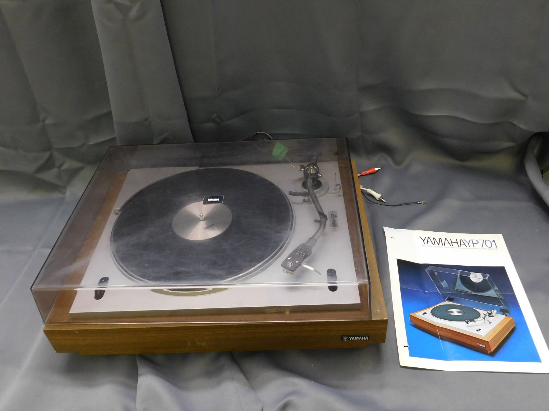 Yamaha YP701 Belt Drive Stereo Turntable Record Player