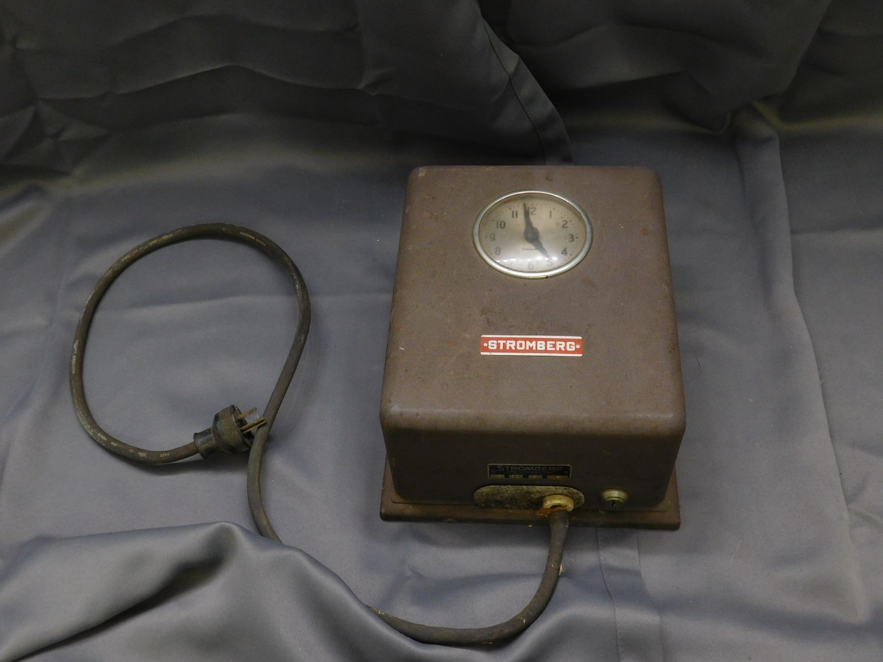 Antique Stromberg Time Corporation Punch In Out Wall Clock Workers Clock
