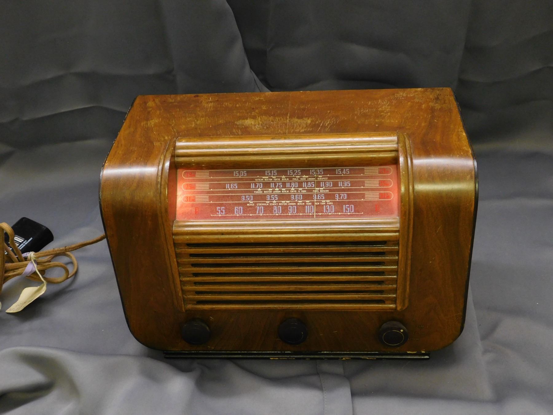 Wooden Cabinet Made in Canada RCA Model A23 1940s Broadcast Receiver ...