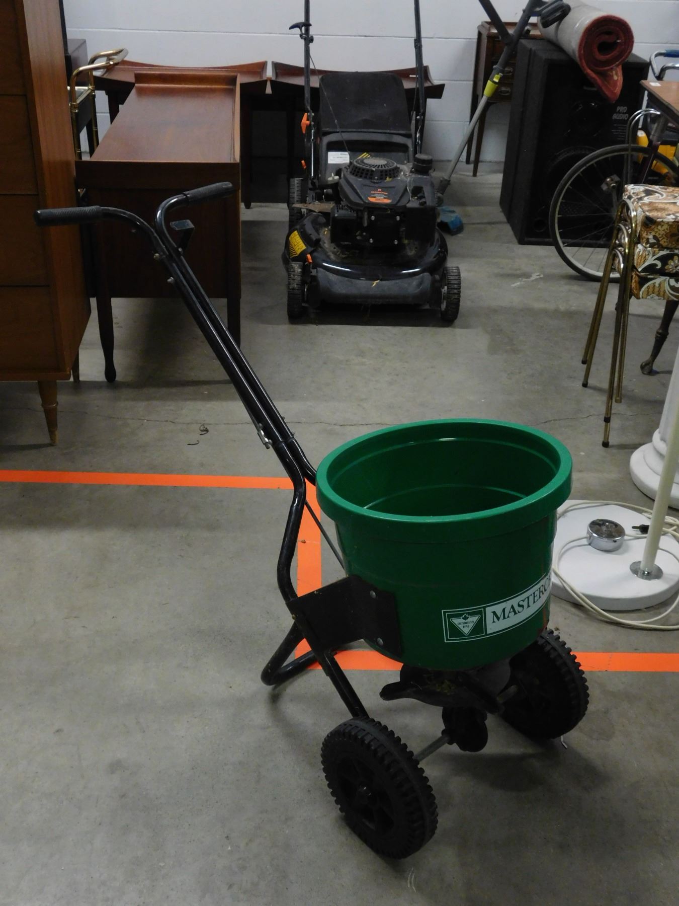 Mastecraft Push Grass Seeder Seed Spreader