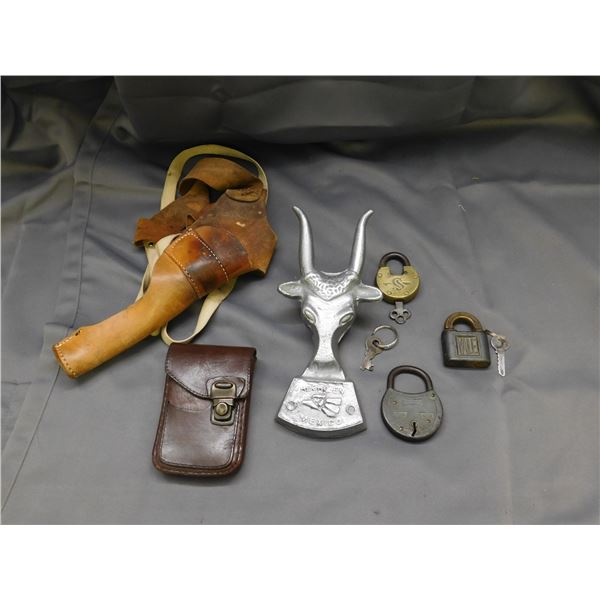 Lot of Vintage Leather Gun Holster, Pouch, Padlocks With Keys and HECHO ...