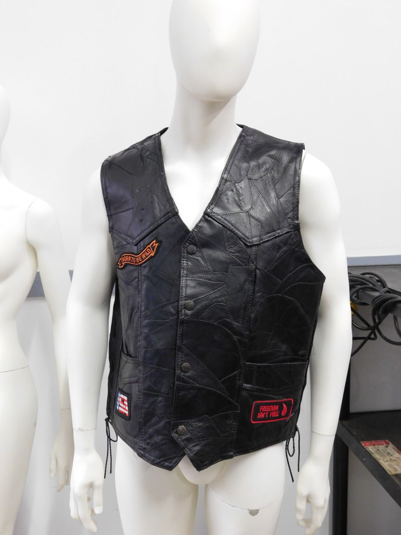 Diamond Plate Buffalo Leather Size 2X Men's Vest with Patches