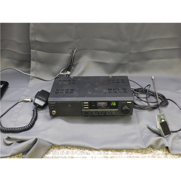 Realistic Transceiver CB Radio Navaho TRC-850