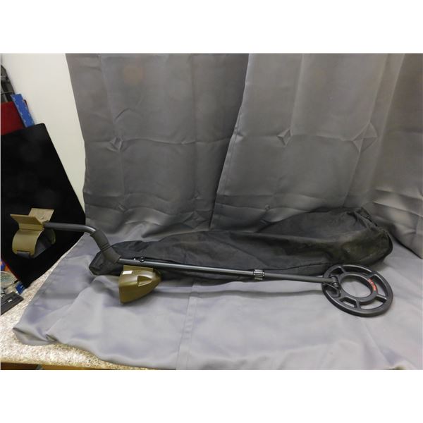 Raider Metal Detector CE-200 with Bag