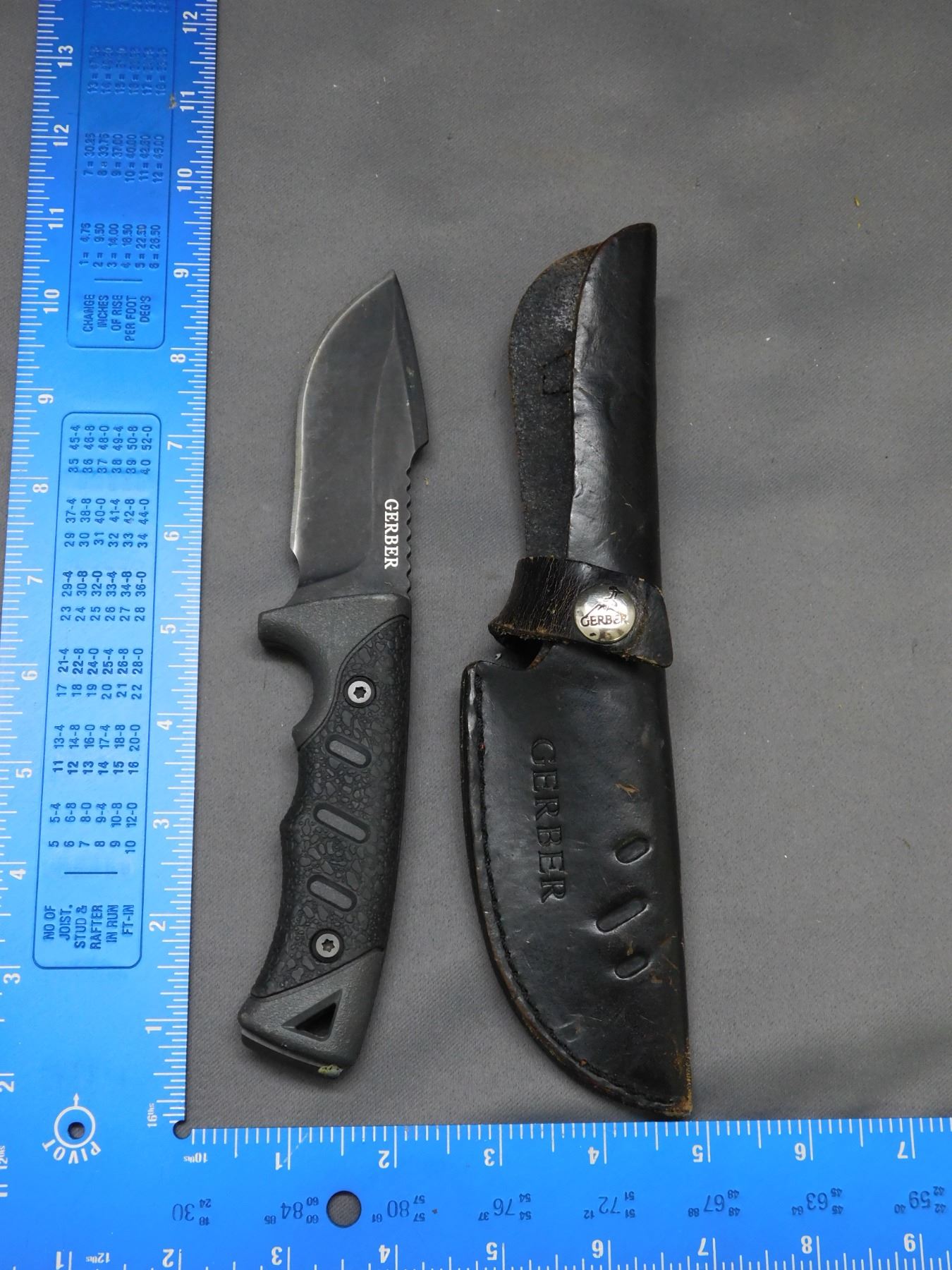 Gerber Fixed Blade Hunting Survival Knife with Leather Sheath