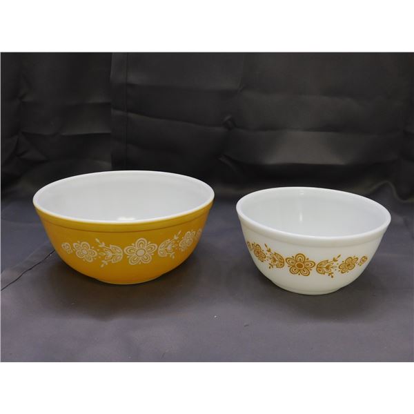 Lot of 2 Pyrex Butterfly Gold Mixing Bowls 403 2.5qt and 402 1.5qt