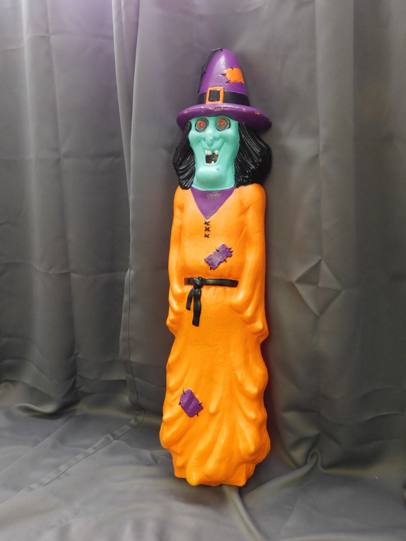 1997 Paper Magic Group Plastic Hanging Witch with Light Up Eyes *works*