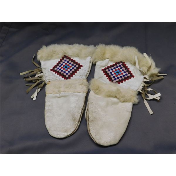 Leather and Animal Fur Mittens Gauntlets Aboriginal Native Style Beaded ...