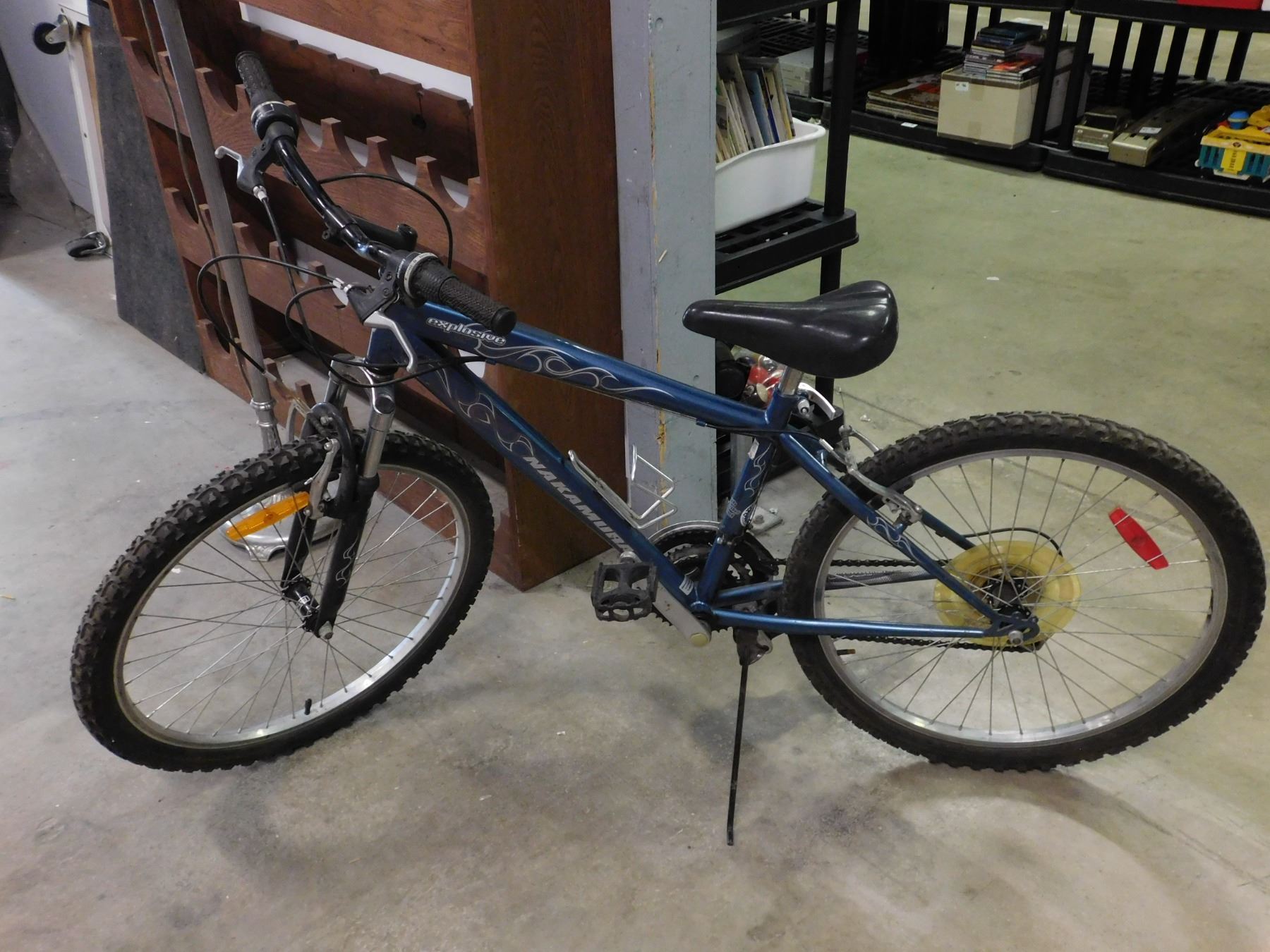 Teen Men's / Unisex Blue Bike Bicycle Nakamura Explosive 18 Speed Mountain Bike