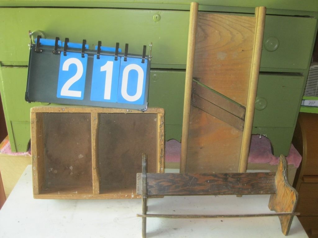 Vintage Cabbage Cutter / Plate holder
