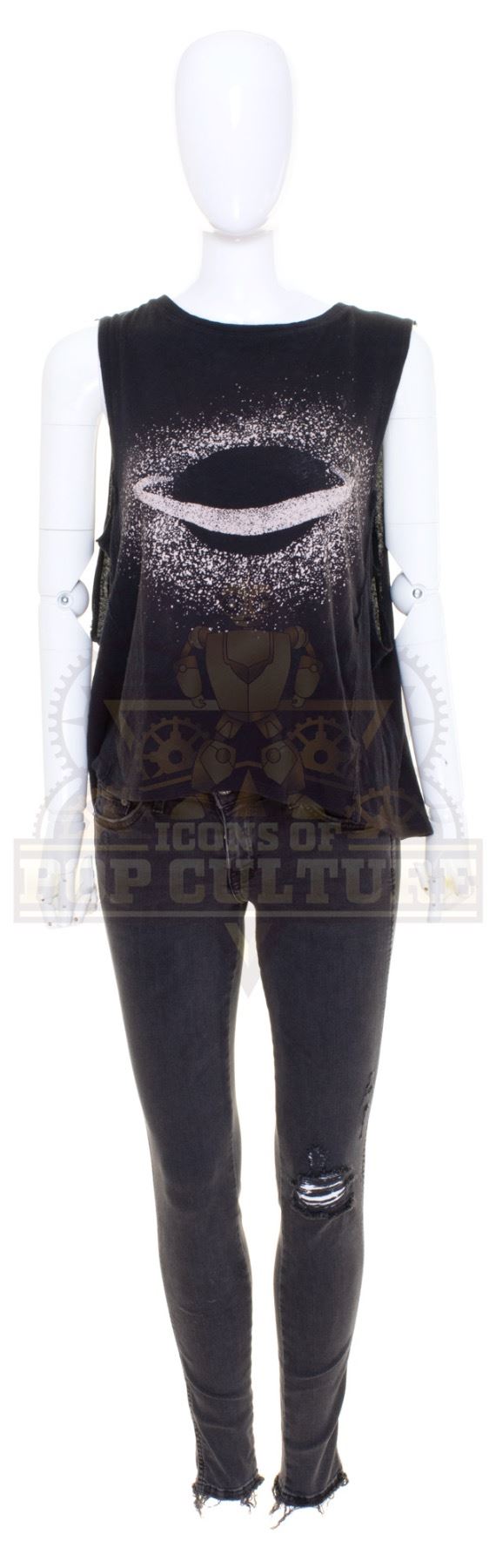 Slender Man - Wren’s (Joey King) Outfit – 27-13