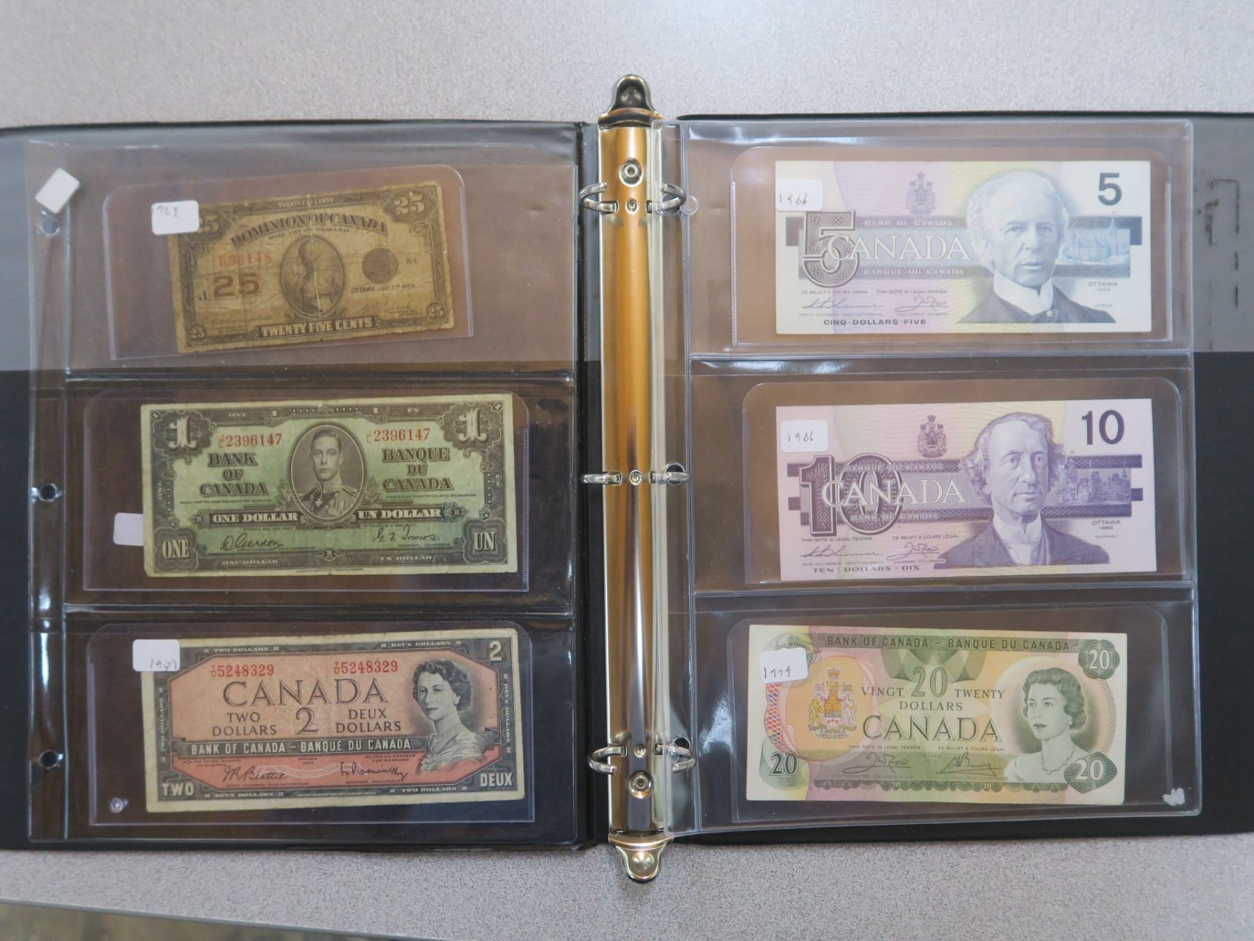 Lot of Canadian Bills - 1923 25 cent shinplaster, 1937 1 dollar bill ...
