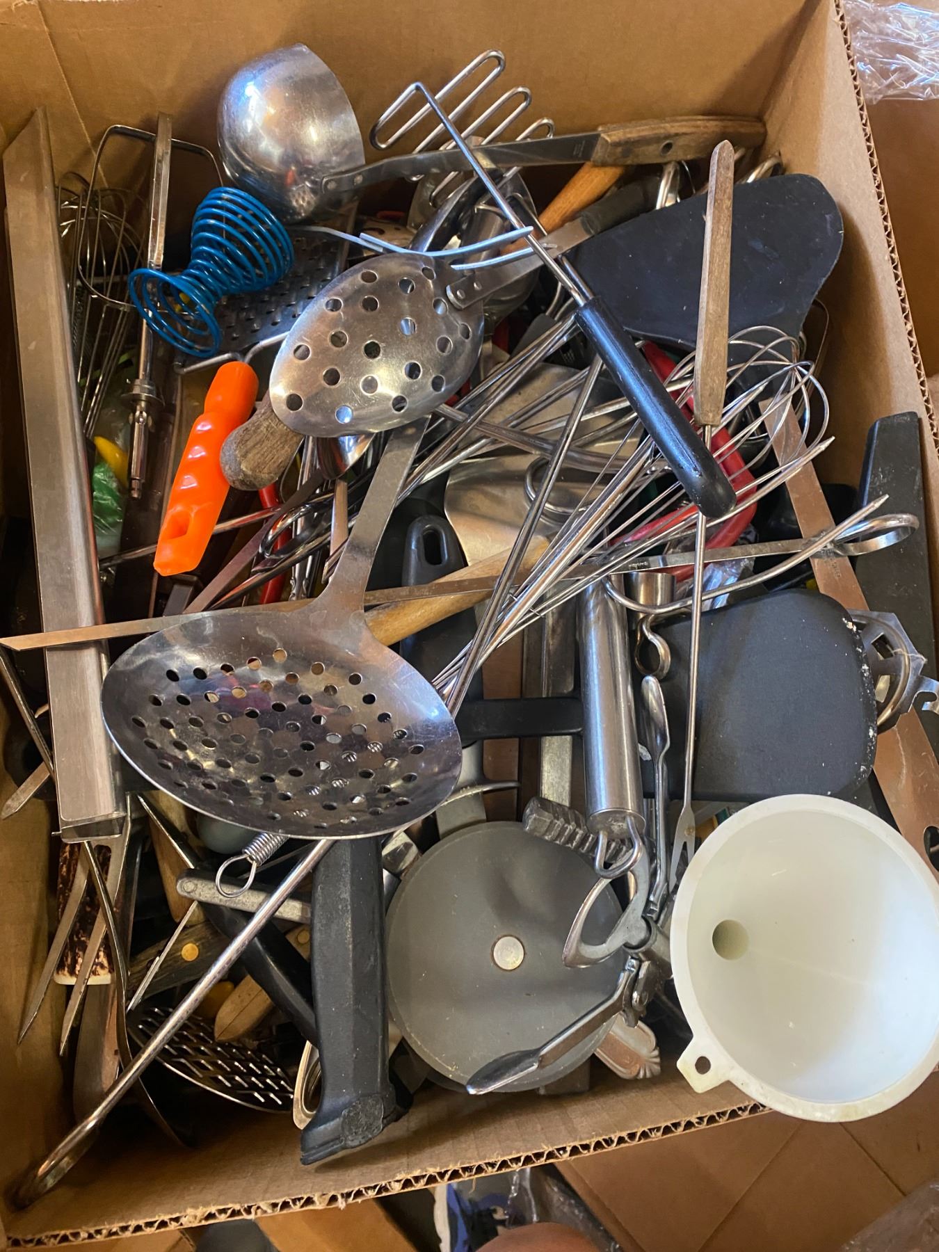 Large lot of kitchen utensils