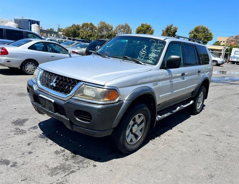 2002 Mitsubishi Montero Sport XLS